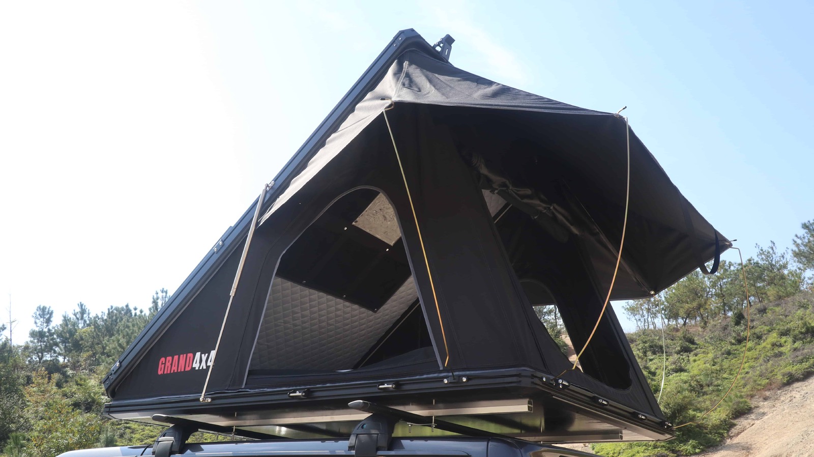 G4 Adventure XL Rooftop Tent + Solar Panel + Roof Rack - GRAND4x4