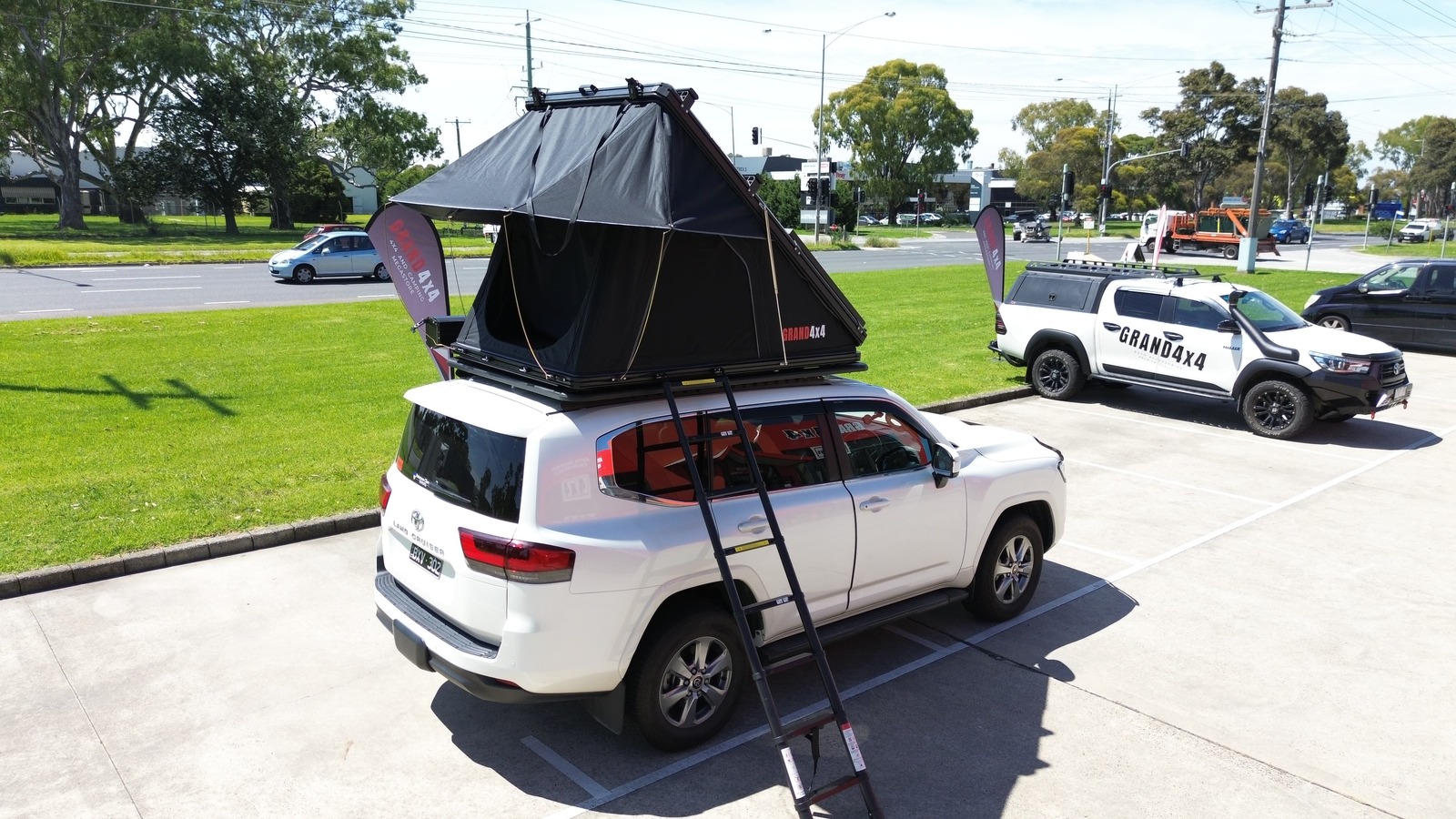 G4 Adventure XL Rooftop Tent + Solar Panel + Roof Rack - GRAND4x4