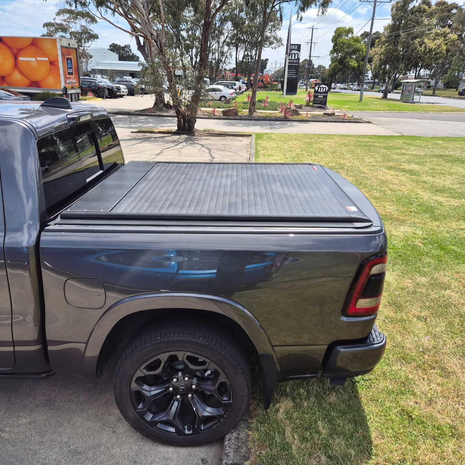 Electric Retractable Roller Shutter to suit RAM 1500 DS/DT 5'7" Tub No ...